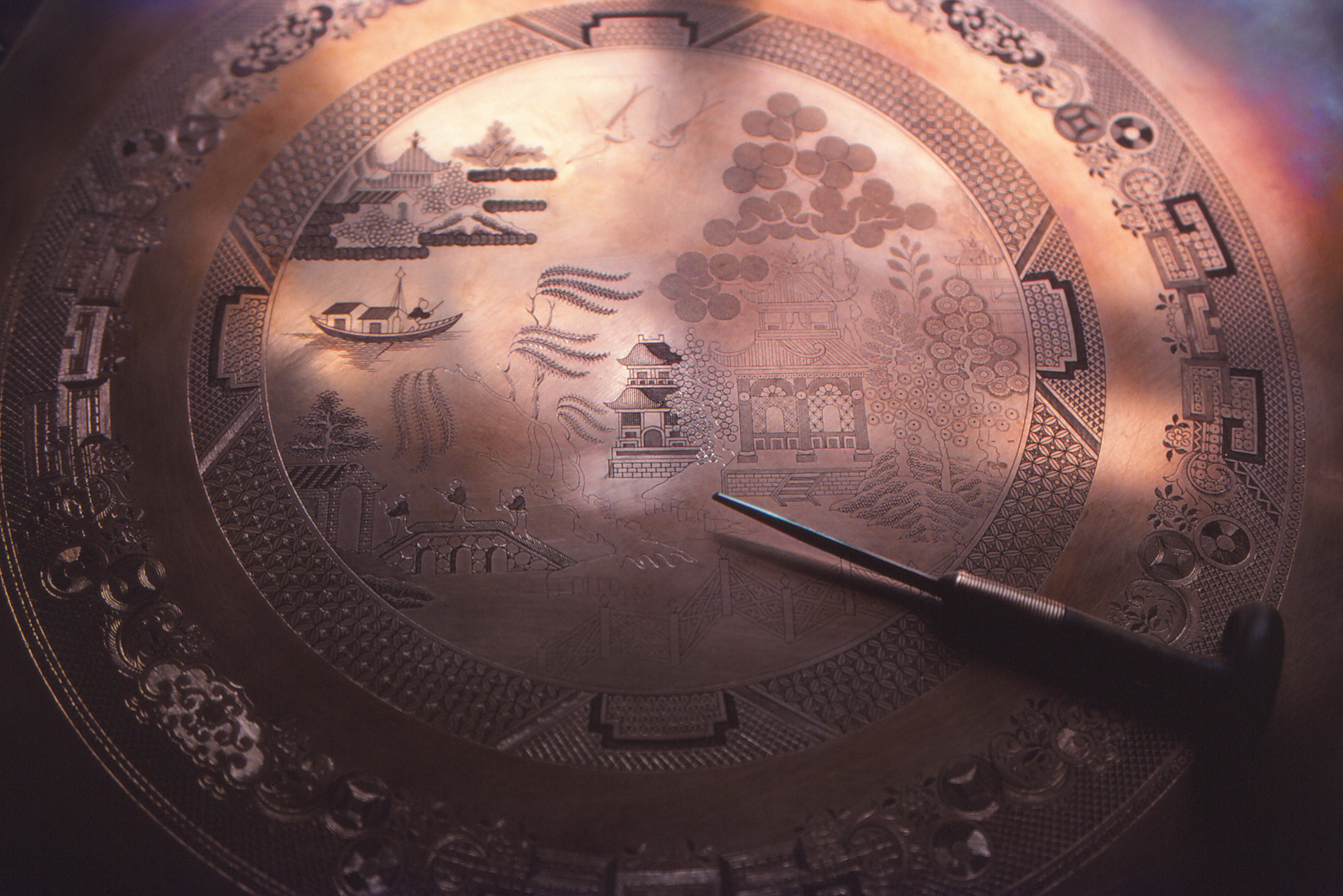 Detail engraving the Willow pattern 1992